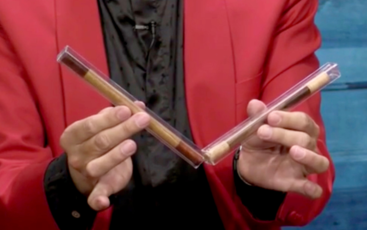 Pocket Wand by David Hira Dark w/Light Tips