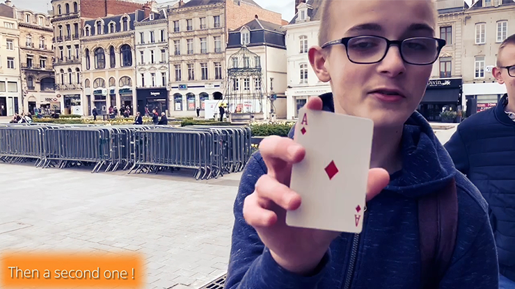 SPLIT-CARD (Red) by Mickael Chatelain