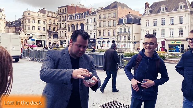 SPLIT-CARD (Red) by Mickael Chatelain