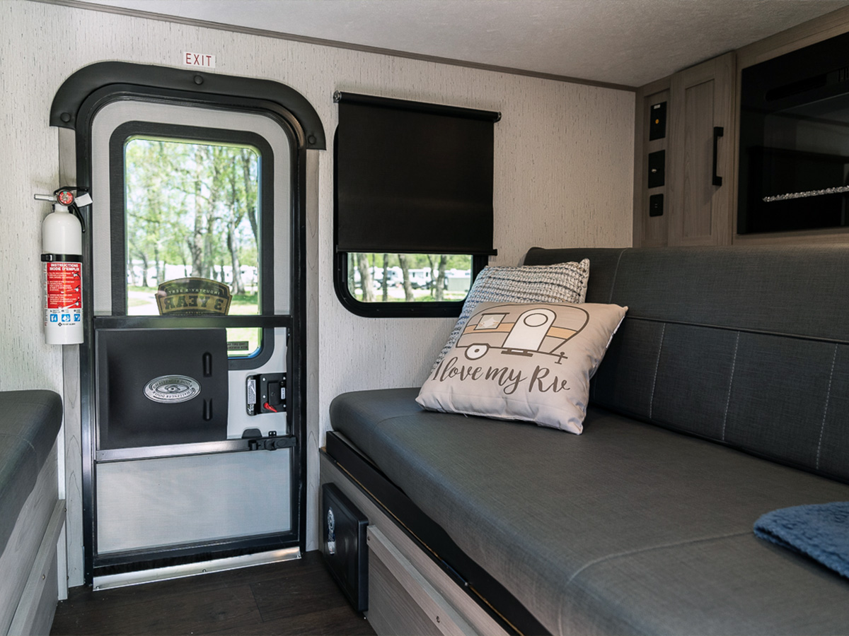 The Coleman Rubicon 1400BH has an unloaded weight of just over 1,900 ...