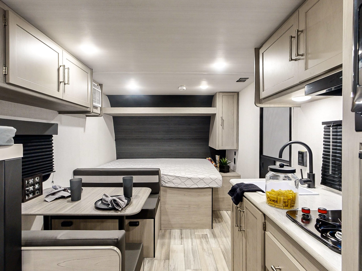 The Keystone Springdale Classic 1800BH has an unloaded weight of around ...