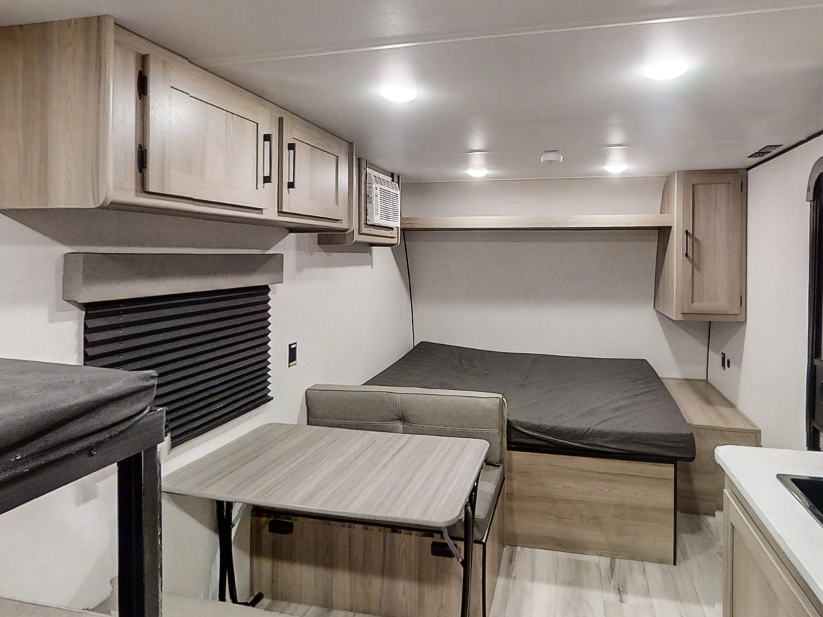 The Keystone Coleman 17B has an unloaded weight around 3,100 pounds ...