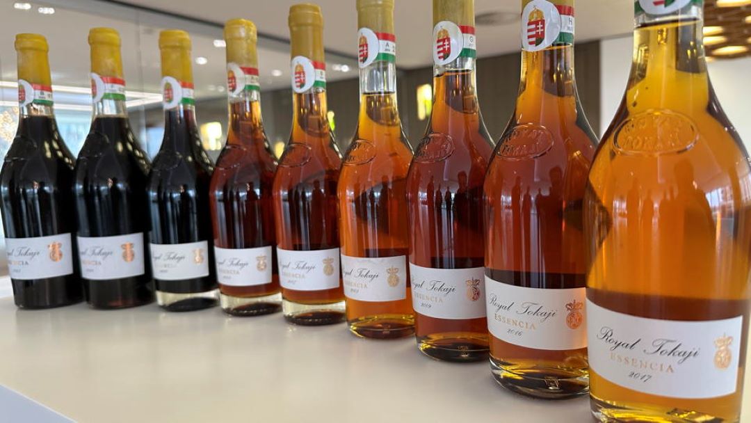 The Murakami Wine: Royal Tokaji Essencia 1993-2017 (Mar 2025) | Vinous ...