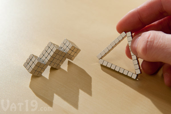 BuckyCubes: The amazing super-strong magnetic desktoy