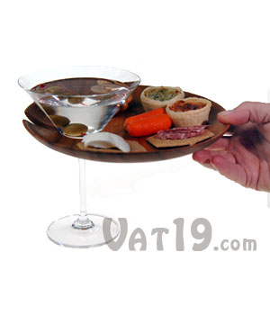 One-handed appetizer and drink plate: Hold your drink and food in one hand.