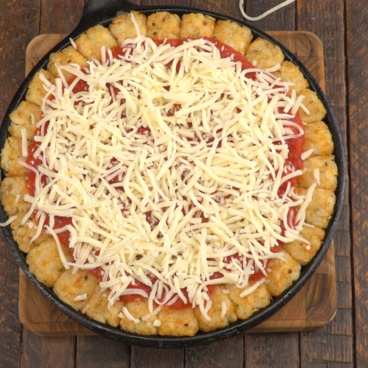 Tater Tot Pizza