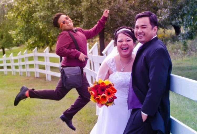 Here Are 23 Photobombs That Made These Wedding Photos Even Better