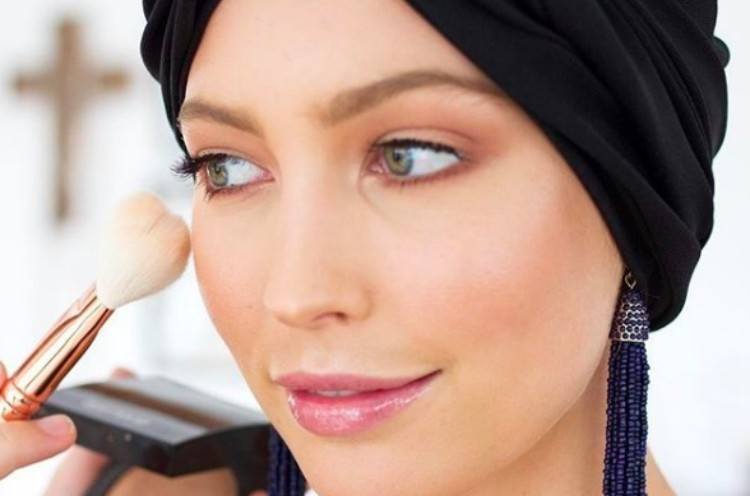 9 Reasons to Take the Hotel Shower Cap Home