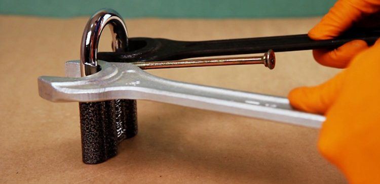 How to Crack a Padlock in an Emergency