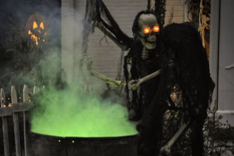 15 of the Most Creative Halloween Skeletons to Freak Out Your Neighbors