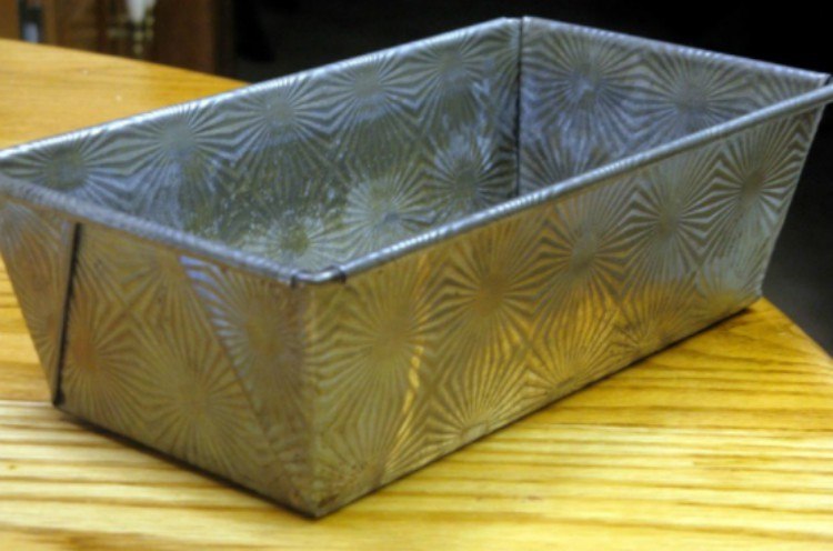 15 Ways to Repurpose Your Old Baking Pans