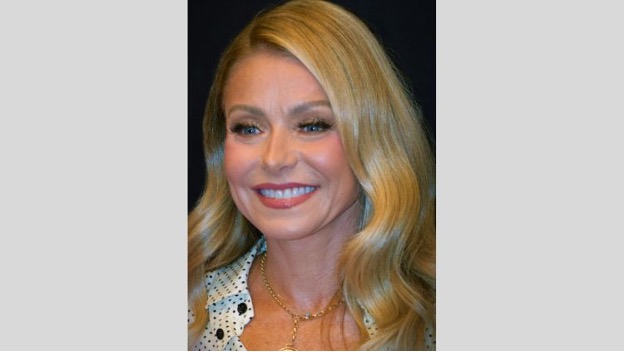 Kelly Ripa Reveals Why She Started Going To Therapy at 40
