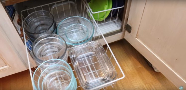 10 Clever Ways To Rethink Your Tupperware Storage