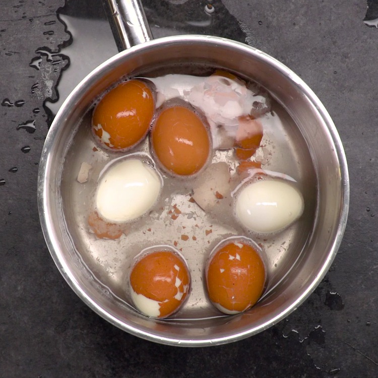 The Easiest Way to Peel Eggs