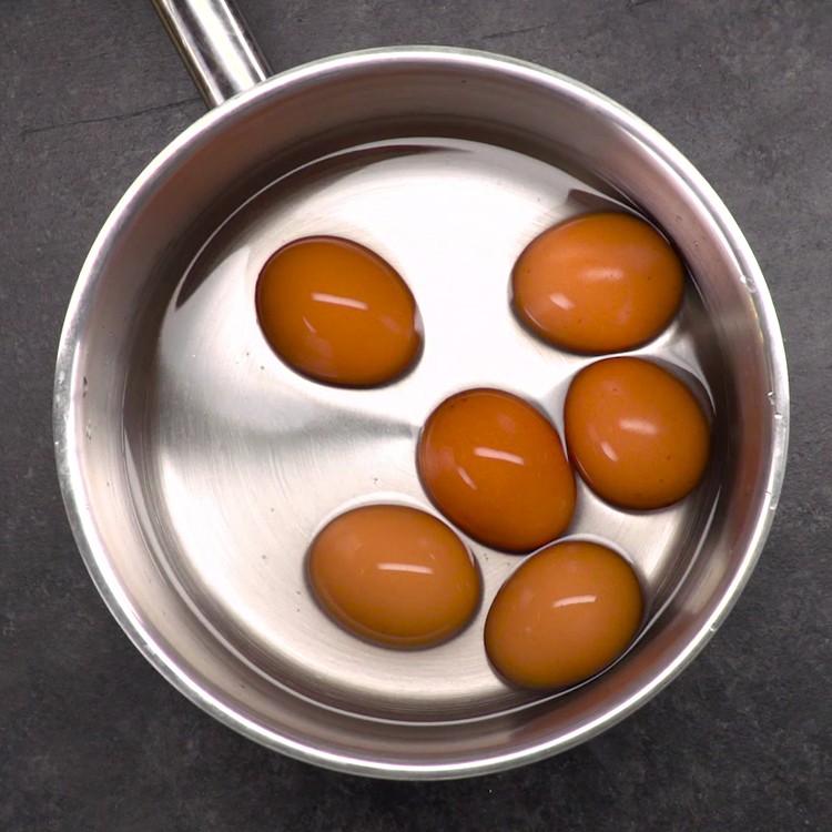 The Easiest Way to Peel Eggs
