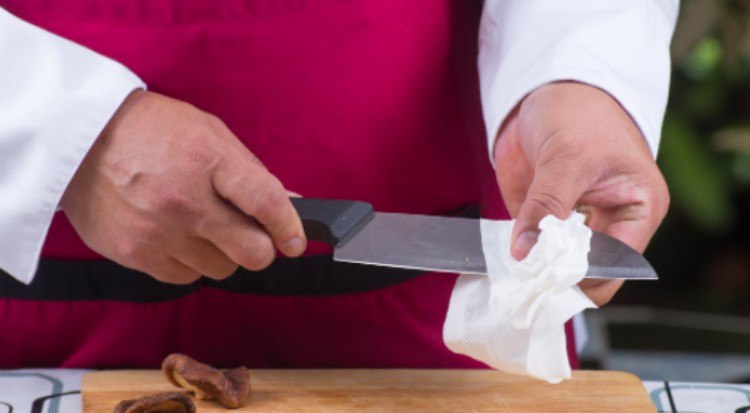 Why You Should Dry Your Knives Immediately After Washing Them
