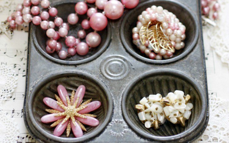 15 Ways to Repurpose Your Old Baking Pans