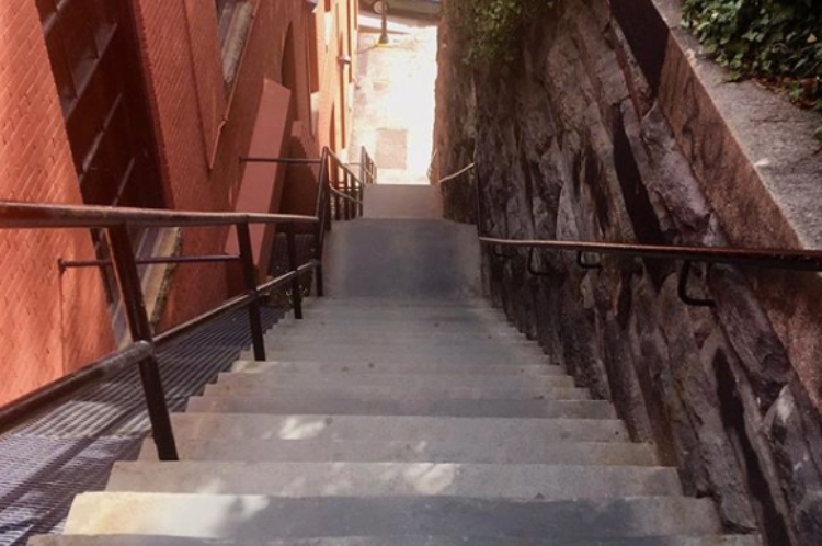 These 17 Stair Design Fails Could Result In Some Epic Injuries