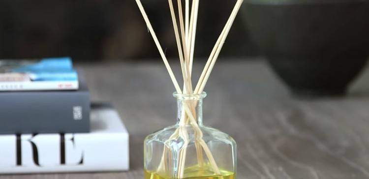 Keep Your House Smelling Fresh and Clean with This 3-Ingredient Diffuser