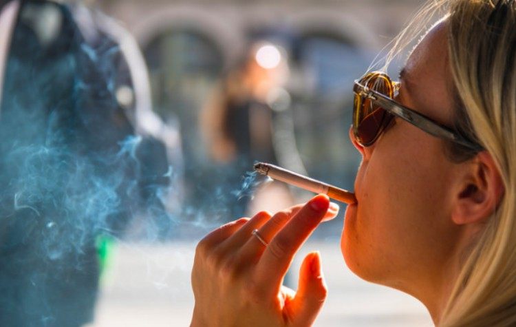 9 Everyday Habits That Are Causing Your Back Pain