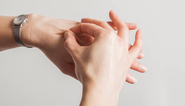 The “Skin Pinch Test” is a Quick Way to Tell If You’re Dehydrated
