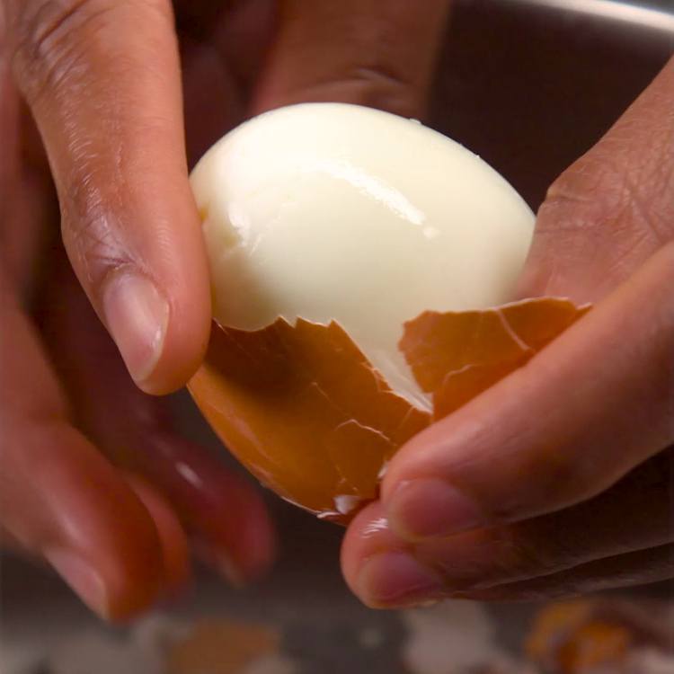 The Easiest Way to Peel Eggs