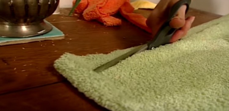 How to Make a Bathroom Rug out of Old Towels