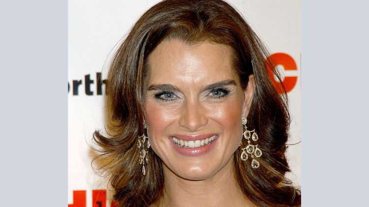 Brooke Shields Reveals The Undignifying Question 2 Male Doctors Dared ...