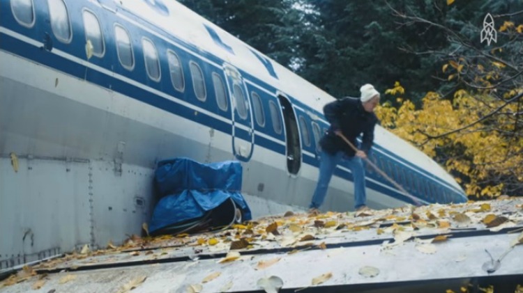 Man Turns a Grounded Jet Plane Into A Home for Himself