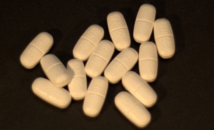 You Should Never Cut These Types of Pills in Half