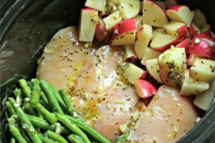 22 Slow Cooker Recipes You Can Eat on a Diet