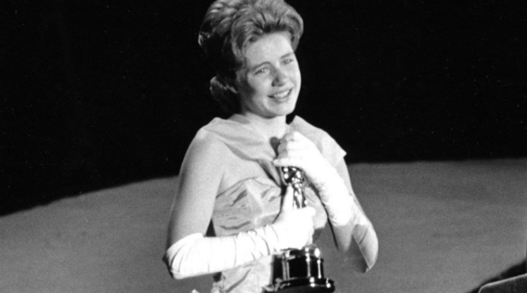 This Was the Most Iconic Oscars Dress From the Year You Were Born