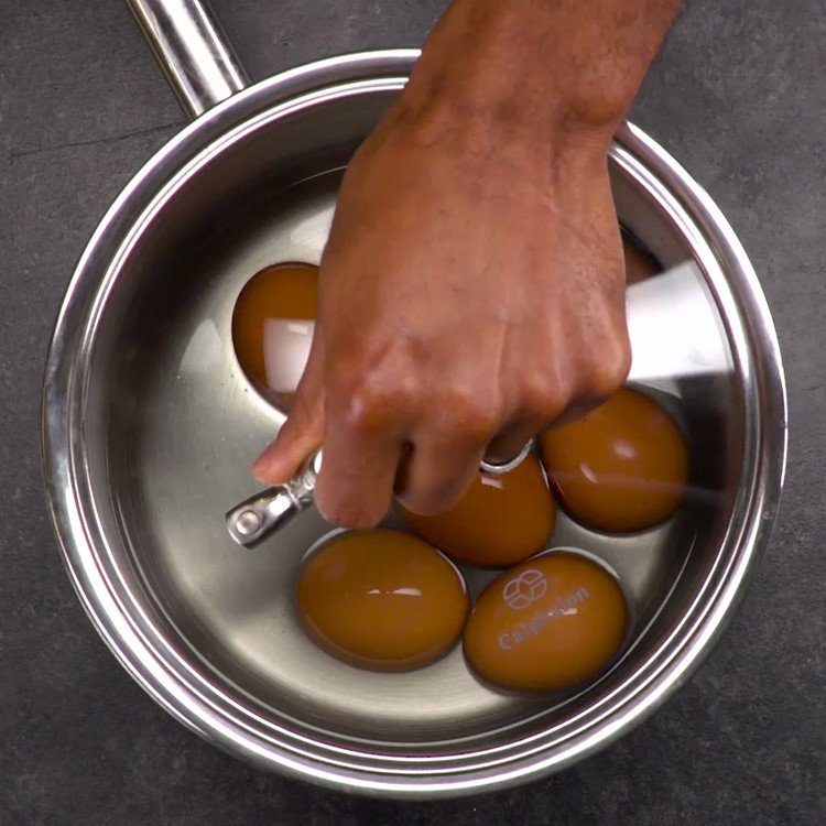 The Easiest Way to Peel Eggs