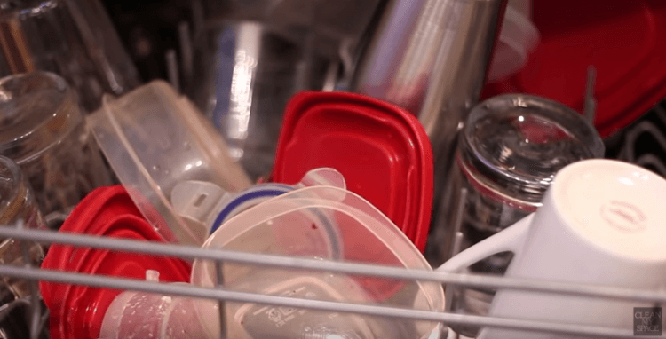 How to Remove Stains and Smells from Plastic Food Containers