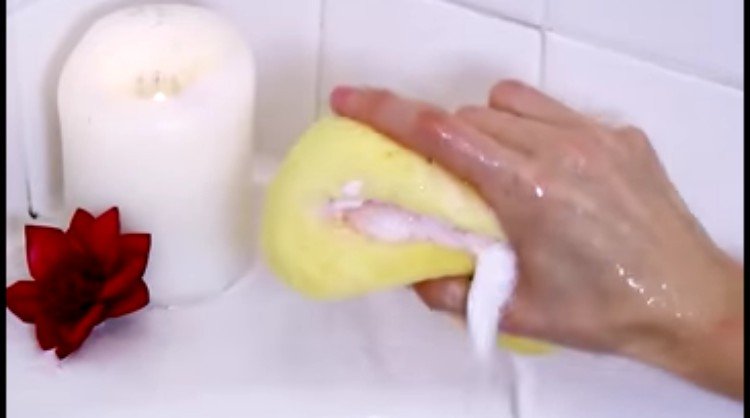 These DIY Soap Dish Sponges Are Perfect for Bathroom and Kitchen Messes!
