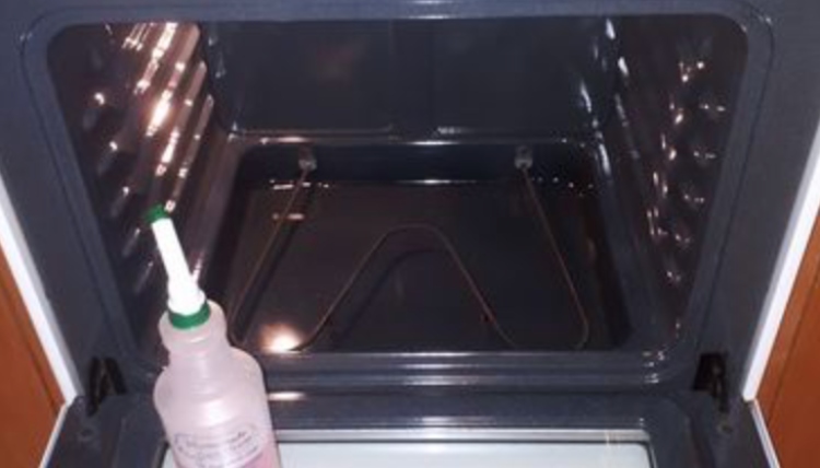 Pinterest DIY Oven Cleaner Works Wonders on Even the Toughest Stains