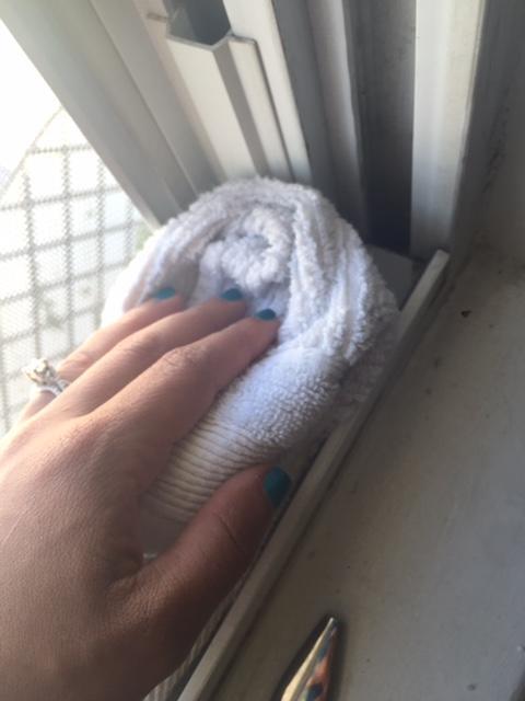 Simple Step-by-Step Guide For Cleaning Dirty Window Tracks