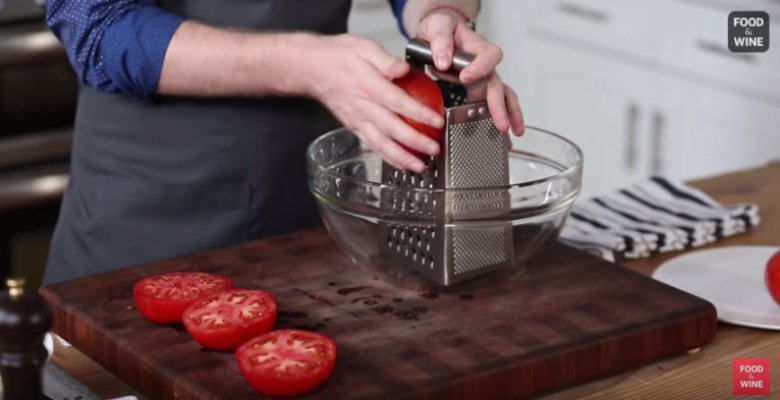 Secret to Making the Freshest Tomato Sauce – No Cooking Required