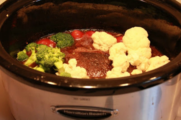 Make These 31 Delicious Holiday Recipes in Your Crockpot