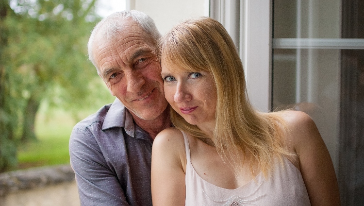 15 Couples With a Big Age Difference Share What Their Relationship Is Like