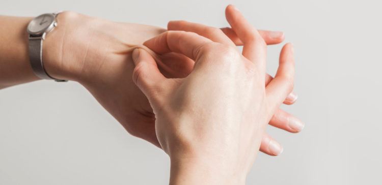 The “Skin Pinch Test” is a Quick Way to Tell If You’re Dehydrated