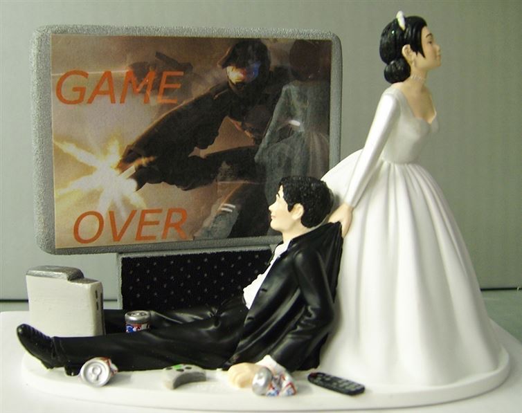 17 Hilarious Wedding Cake Toppers That Make Us Laugh