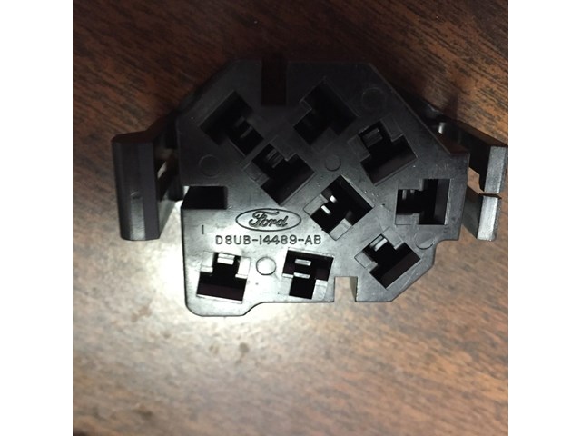 WIRE CONNECTOR FORD D8UB-14489-AB in Saratoga Springs, NY 12866 PB#293086