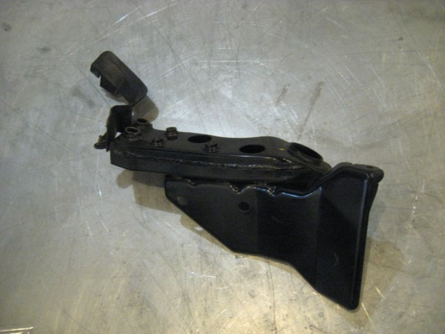 08 Infiniti G37 Rear LH Stay Arm Bracket R17575 in Avon, MN 56310 PB#10984