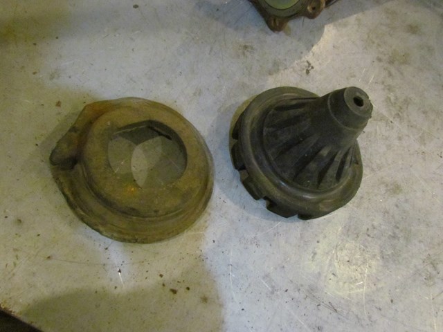 2003 Infiniti G35 Coupe Rear RH Passenger Coil Spring Bushings in Avon ...