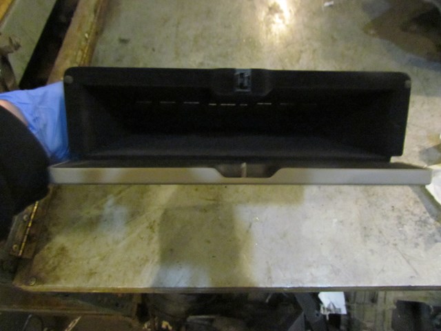 2006 Nissan 350z Rear RH Passenger Storage Cubby-Frost in Avon, MN ...