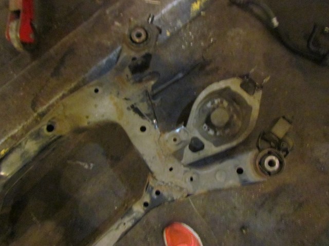 2008 Infiniti G35x Sedan Rear Subframe with Control Arms in Avon, MN ...