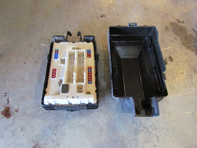 2008 Infiniti G35x Sedan IPDM Fuse Box 284B7JK00A in Avon, MN 56310 PB ...