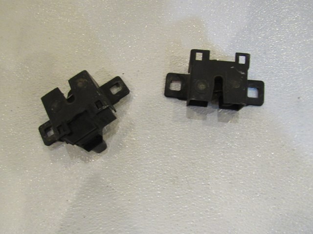 2006 Land Rover LR3 Hood Latch Set RH & LH in Avon, MN 56310 PB#315621