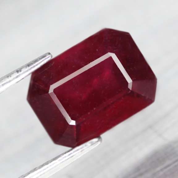 Deep blood red 3.21ct emerald cut Ruby - US Auction Online